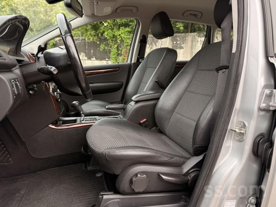 Grey Mercedes-Benz A 200 2010 in Liepaja, with an engine capacity of 2.00 L and mileage of 221 thousand km for 3950 €, photo 9 on AUTOMOTO.COM.LV