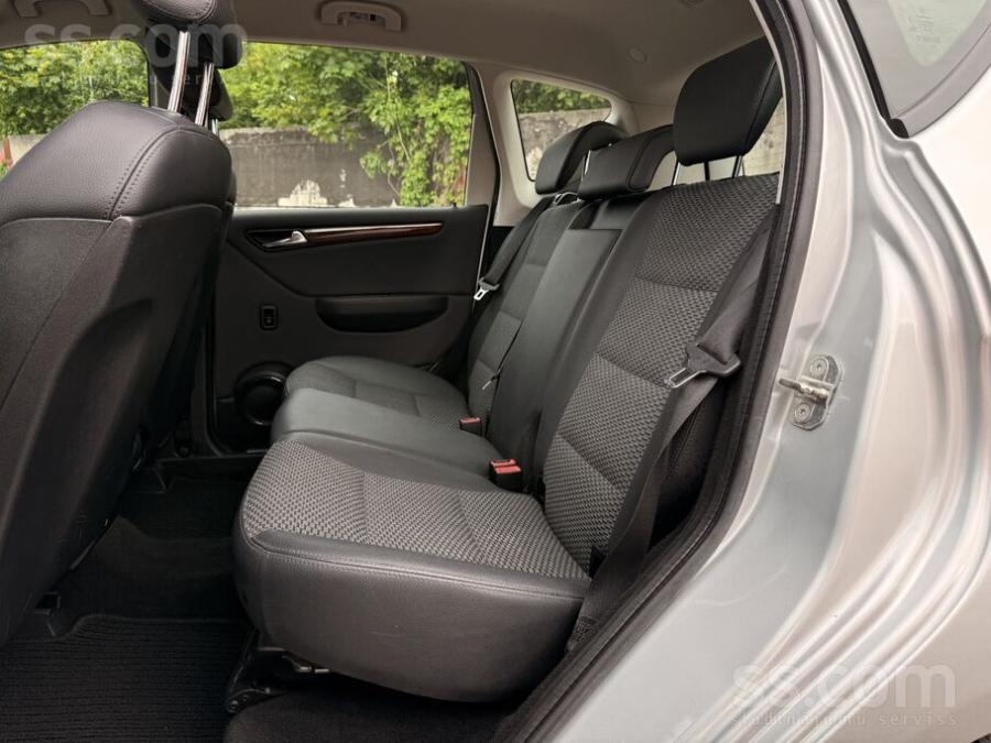 Grey Mercedes-Benz A 200 2010 in Liepaja, with an engine capacity of 2.00 L and mileage of 221 thousand km for 3950 €, photo 10 on AUTOMOTO.COM.LV