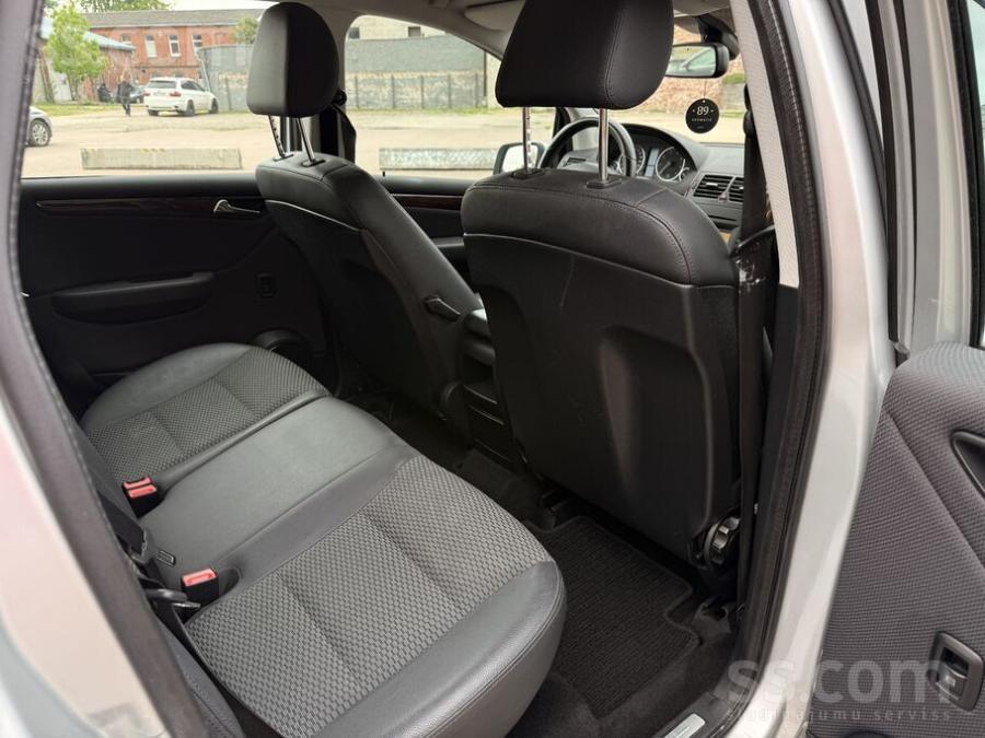 Grey Mercedes-Benz A 200 2010 in Liepaja, with an engine capacity of 2.00 L and mileage of 221 thousand km for 3950 €, photo 11 on AUTOMOTO.COM.LV