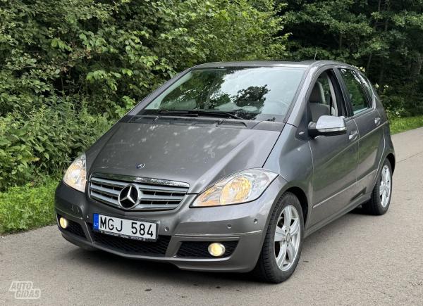 Pelēks Mercedes-Benz A 200 2010 Kauņa, ar dzinēja tilpumu 2.00 L un nobraukumu 106 tūkst. km par 2999 €, foto 1 vietnē AUTOMOTO.COM.LV