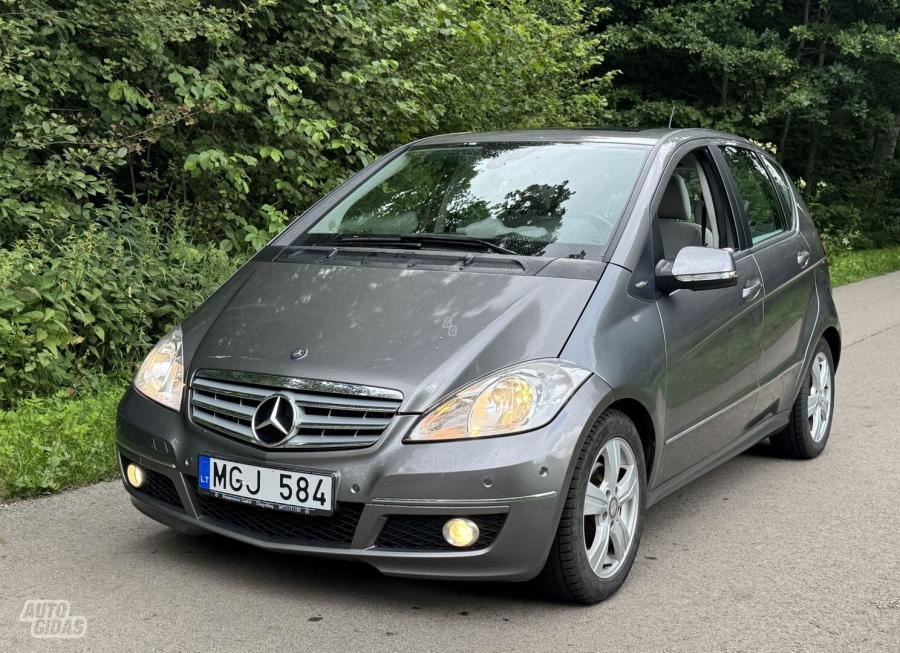 Pelēks Mercedes-Benz A 200 2010 Kauņa, ar dzinēja tilpumu 2.00 L un nobraukumu 106 tūkst. km par 2999 €, foto 1 vietnē AUTOMOTO.COM.LV