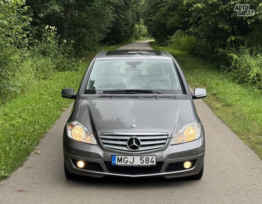 Pelēks Mercedes-Benz A 200 2010 Kauņa, ar dzinēja tilpumu 2.00 L un nobraukumu 106 tūkst. km par 2999 €, foto 3 vietnē AUTOMOTO.COM.LV