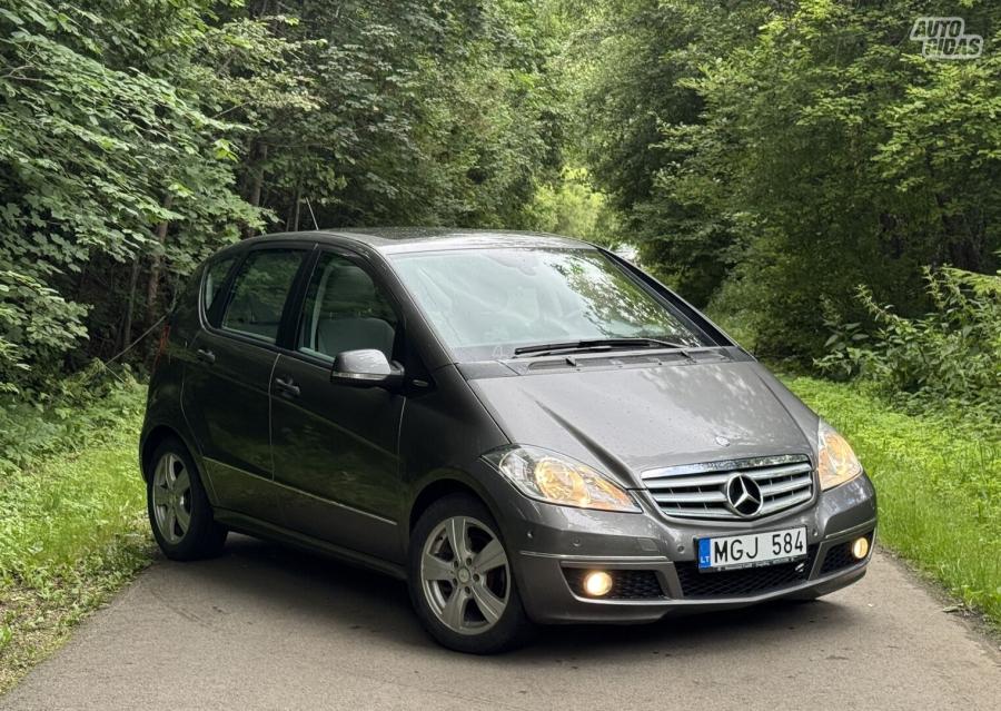 Pelēks Mercedes-Benz A 200 2010 Kauņa, ar dzinēja tilpumu 2.00 L un nobraukumu 106 tūkst. km par 2999 €, foto 4 vietnē AUTOMOTO.COM.LV