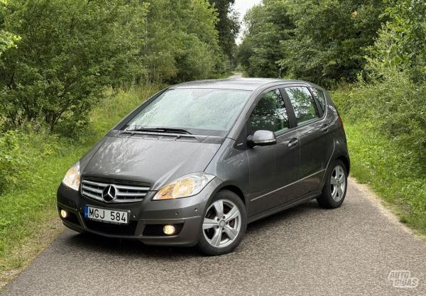 Pelēks Mercedes-Benz A 200 2010 Kauņa, ar dzinēja tilpumu 2.00 L un nobraukumu 106 tūkst. km par 2999 €, foto 4 vietnē AUTOMOTO.COM.LV