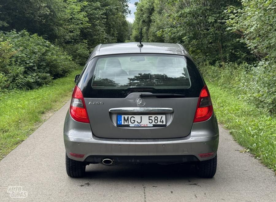 Pelēks Mercedes-Benz A 200 2010 Kauņa, ar dzinēja tilpumu 2.00 L un nobraukumu 106 tūkst. km par 2999 €, foto 7 vietnē AUTOMOTO.COM.LV