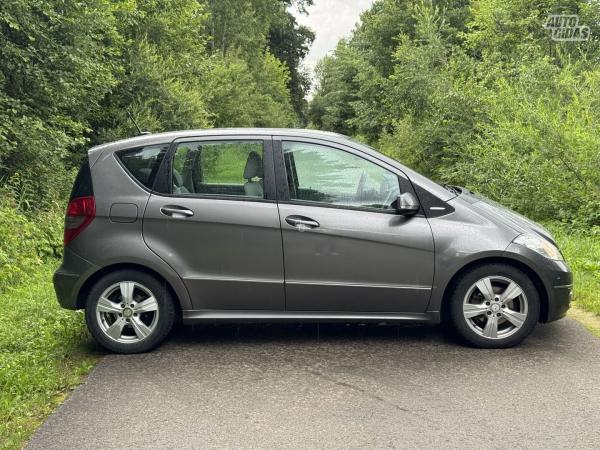Pelēks Mercedes-Benz A 200 2010 Kauņa, ar dzinēja tilpumu 2.00 L un nobraukumu 106 tūkst. km par 2999 €, foto 10 vietnē AUTOMOTO.COM.LV
