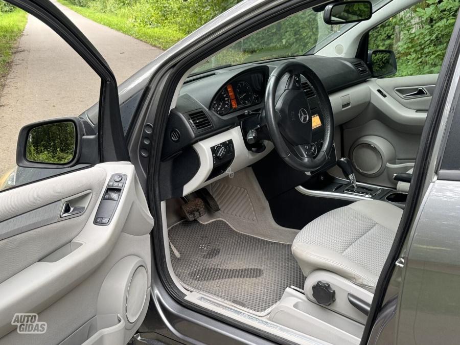 Pelēks Mercedes-Benz A 200 2010 Kauņa, ar dzinēja tilpumu 2.00 L un nobraukumu 106 tūkst. km par 2999 €, foto 14 vietnē AUTOMOTO.COM.LV