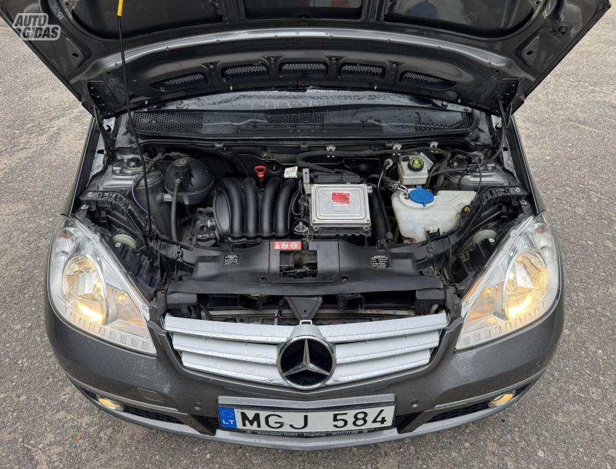 Pelēks Mercedes-Benz A 200 2010 Kauņa, ar dzinēja tilpumu 2.00 L un nobraukumu 106 tūkst. km par 2999 €, foto 22 vietnē AUTOMOTO.COM.LV