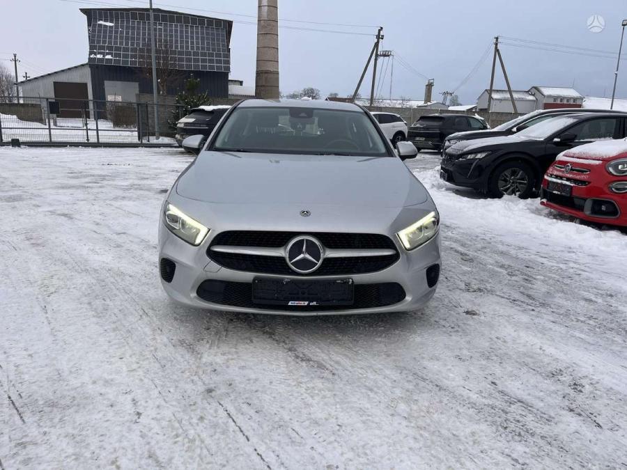 Grey Mercedes-Benz A 200 2018 in Taurage, with an engine capacity of 1.30 L and mileage of 260 thousand km for 10900 €, photo 6 on AUTOMOTO.COM.LV