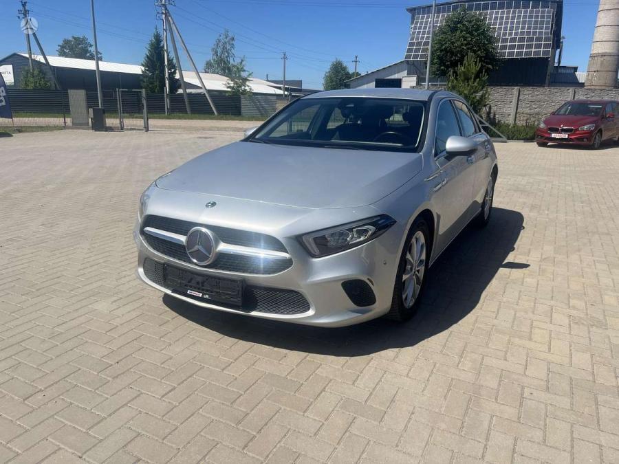 Grey Mercedes-Benz A 200 2018 in Taurage, with an engine capacity of 1.30 L and mileage of 260 thousand km for 10500 €, photo 4 on AUTOMOTO.COM.LV