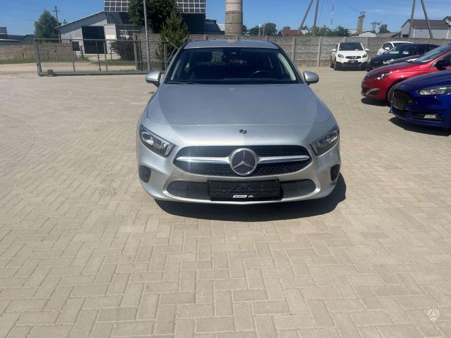 Grey Mercedes-Benz A 200 2018 in Taurage, with an engine capacity of 1.30 L and mileage of 260 thousand km for 10500 €, photo 5 on AUTOMOTO.COM.LV