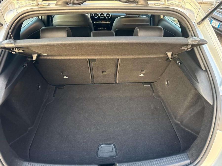 Pelēks Mercedes-Benz A 200 2018 Utena, ar dzinēja tilpumu 1.33 L un nobraukumu 317 tūkst. km par 11500 €, foto 13 vietnē AUTOMOTO.COM.LV