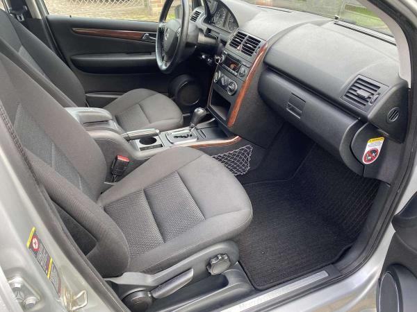Mercedes-Benz A 200 2005 in Klaipeda on AUTOMOTO.COM.LV Grey Mercedes-Benz A 200 2005 in Klaipeda, with an engine capacity of 1.99 L and mileage of 169 thousand km for 3250 €, photo 9 on AUTOMOTO.COM.LV