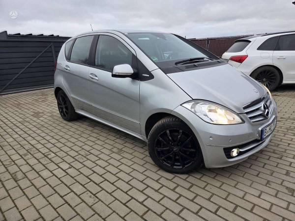 Pelēks Mercedes-Benz A 200 2011 Kaišiadorys, ar dzinēja tilpumu 2.00 L un nobraukumu 283 tūkst. km par 3150 €, foto 2 vietnē AUTOMOTO.COM.LV