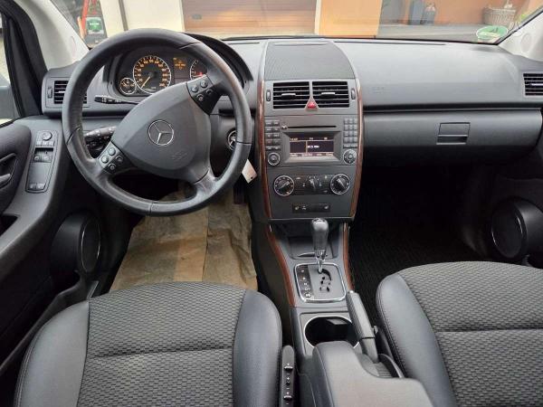 Pelēks Mercedes-Benz A 200 2011 Kaišiadorys, ar dzinēja tilpumu 2.00 L un nobraukumu 283 tūkst. km par 3150 €, foto 9 vietnē AUTOMOTO.COM.LV