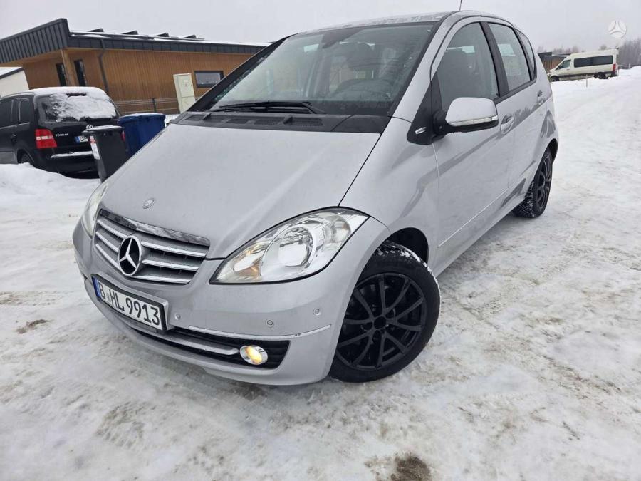 Grey Mercedes-Benz A 200 2011 in Kaisiadorys, with an engine capacity of 2.00 L and mileage of 283 thousand km for 2999 €, photo 1 on AUTOMOTO.COM.LV