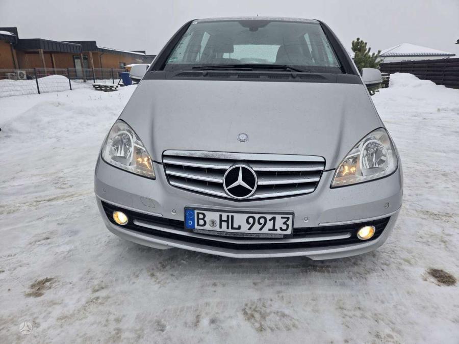 Grey Mercedes-Benz A 200 2011 in Kaisiadorys, with an engine capacity of 2.00 L and mileage of 283 thousand km for 2999 €, photo 3 on AUTOMOTO.COM.LV