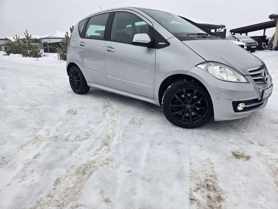 Grey Mercedes-Benz A 200 2011 in Kaisiadorys, with an engine capacity of 2.00 L and mileage of 283 thousand km for 2999 €, photo 5 on AUTOMOTO.COM.LV