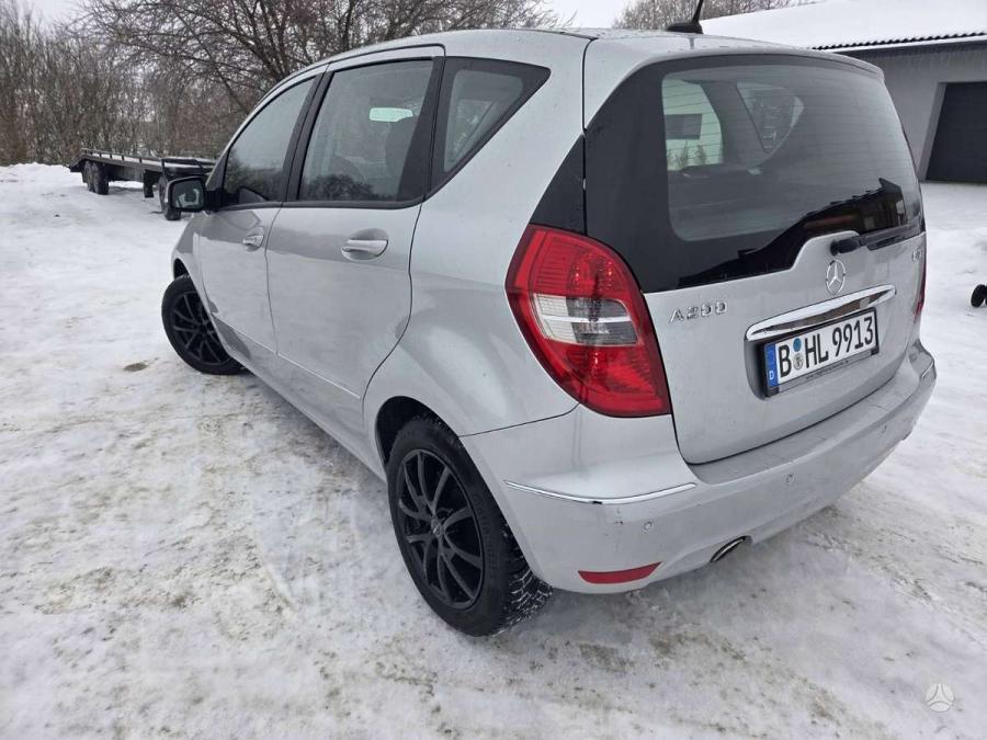 Grey Mercedes-Benz A 200 2011 in Kaisiadorys, with an engine capacity of 2.00 L and mileage of 283 thousand km for 2999 €, photo 7 on AUTOMOTO.COM.LV