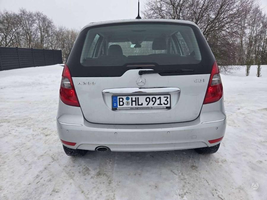 Grey Mercedes-Benz A 200 2011 in Kaisiadorys, with an engine capacity of 2.00 L and mileage of 283 thousand km for 2999 €, photo 8 on AUTOMOTO.COM.LV