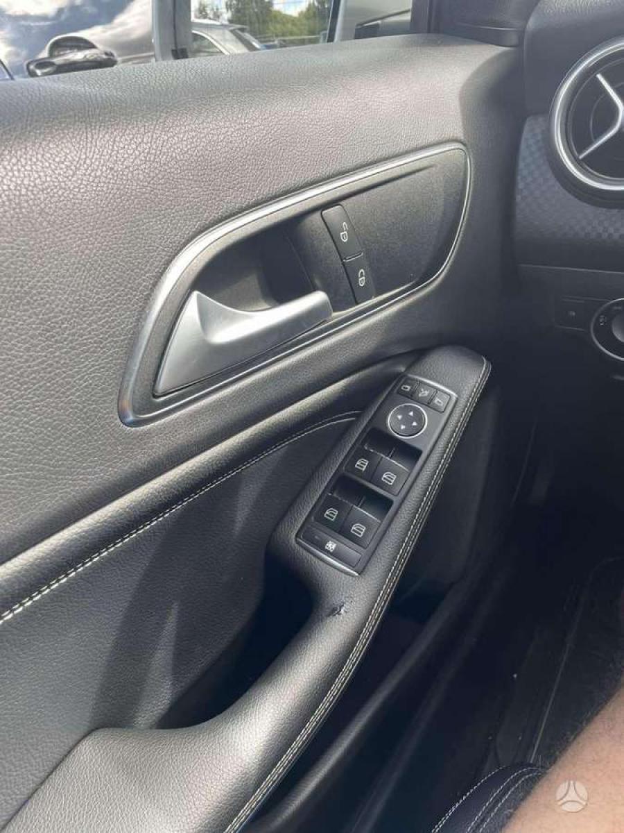 Grey Mercedes-Benz A 200 2017 in Marijampole, with an engine capacity of 2.14 L and mileage of 230 thousand km for 10900 €, photo 15 on AUTOMOTO.COM.LV