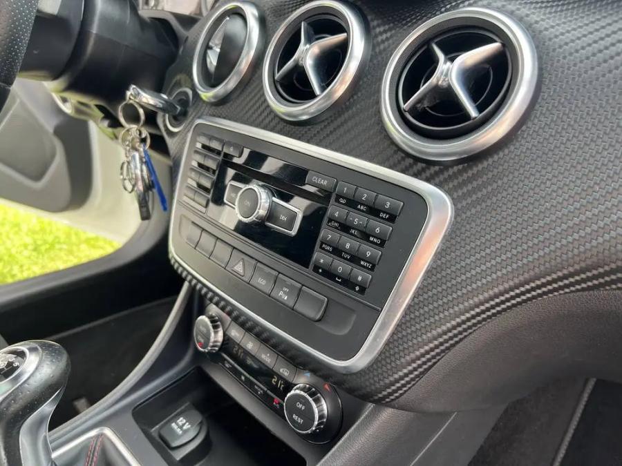 Balts Mercedes-Benz A 200 2013 Liepāja, ar dzinēja tilpumu 1.80 L un nobraukumu 239 tūkst. km par 9999 €, foto 19 vietnē AUTOMOTO.COM.LV