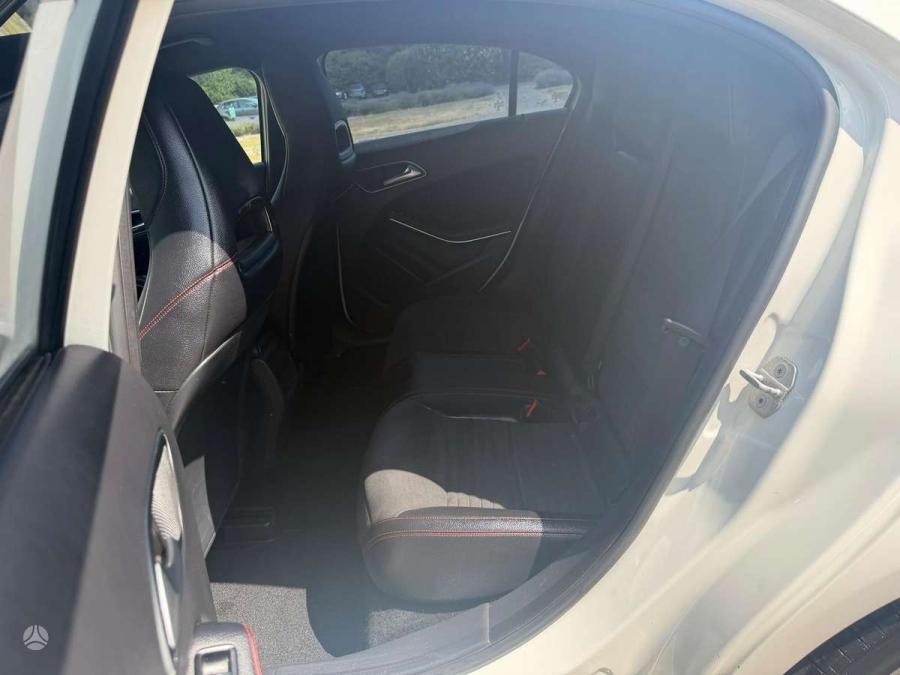 White Mercedes-Benz A 200 2014 in Marijampole, with an engine capacity of 1.80 L and mileage of 160 thousand km for 3850 €, photo 12 on AUTOMOTO.COM.LV