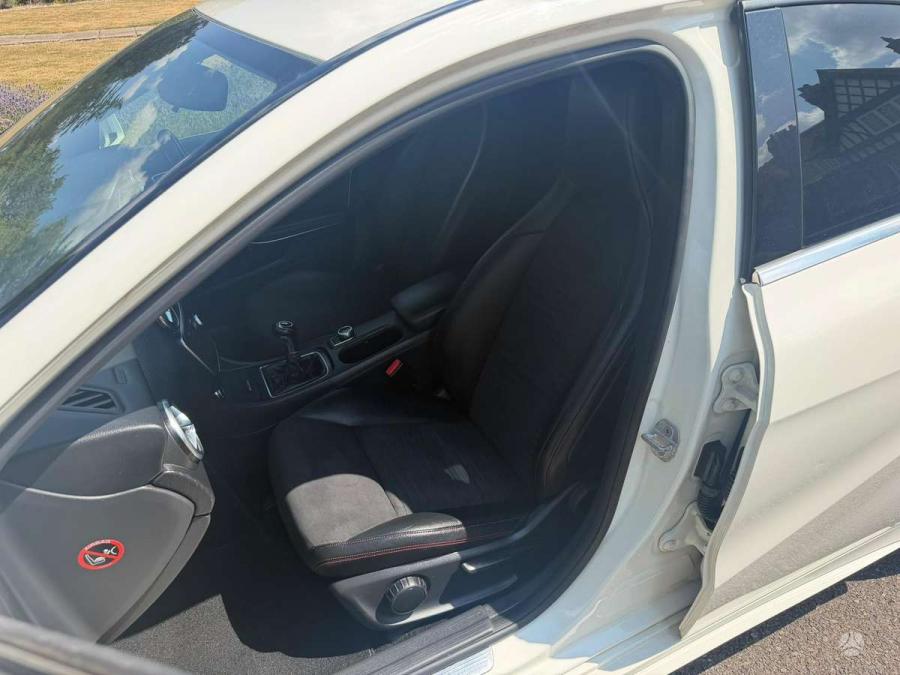 White Mercedes-Benz A 200 2014 in Marijampole, with an engine capacity of 1.80 L and mileage of 160 thousand km for 3850 €, photo 13 on AUTOMOTO.COM.LV