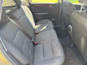 Yellow Mercedes-Benz A 200 2006 in Vilnius, with an engine capacity of 2.00 L and mileage of 182 thousand km for 999 €, photo 7 on AUTOMOTO.COM.LV