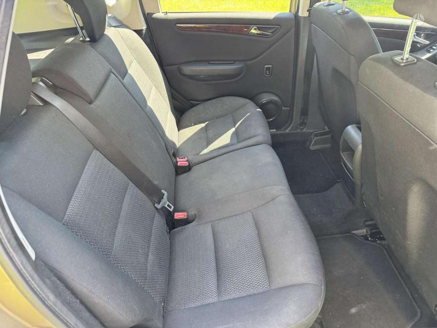Yellow Mercedes-Benz A 200 2006 in Vilnius, with an engine capacity of 2.00 L and mileage of 182 thousand km for 999 €, photo 7 on AUTOMOTO.COM.LV
