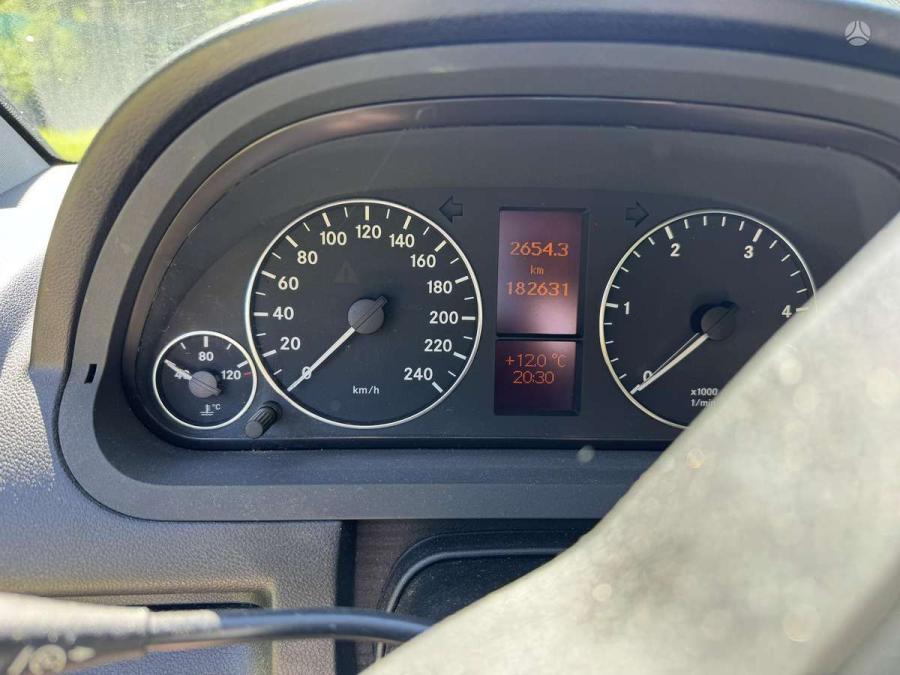 Yellow Mercedes-Benz A 200 2006 in Vilnius, with an engine capacity of 2.00 L and mileage of 182 thousand km for 999 €, photo 10 on AUTOMOTO.COM.LV