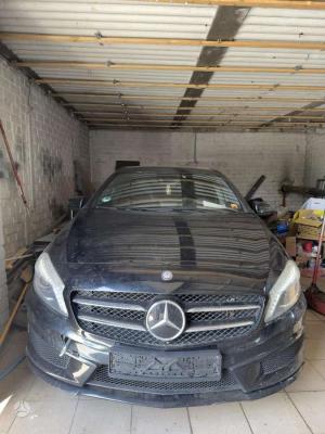 Melns Mercedes-Benz a-220 2013 Naujoji Akmenė, ar dzinēja tilpumu 2.10 L un nobraukumu 222 tūkst. km par 6500 €, foto  vietnē AUTOMOTO.COM.LV