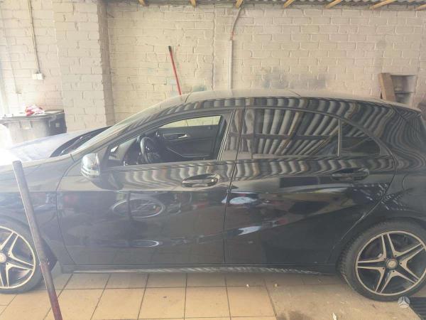 Black Mercedes-Benz a-220 2013 in Naujoji Akmene, with an engine capacity of 2.10 L and mileage of 222 thousand km for 6500 €, photo 2 on AUTOMOTO.COM.LV
