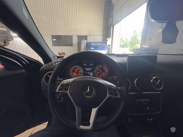 Black Mercedes-Benz a-220 2013 in Naujoji Akmene, with an engine capacity of 2.10 L and mileage of 222 thousand km for 6500 €, photo 5 on AUTOMOTO.COM.LV