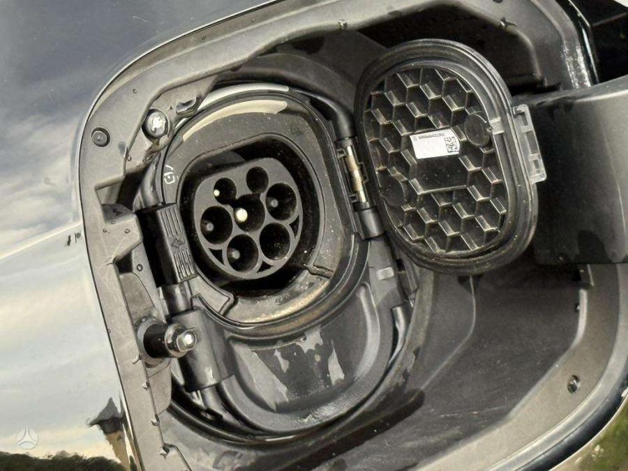 Black Mercedes-Benz a-250 2020 in Vilnius, with an engine capacity of 1.33 L and mileage of 94 thousand km for 16900 €, photo 8 on AUTOMOTO.COM.LV