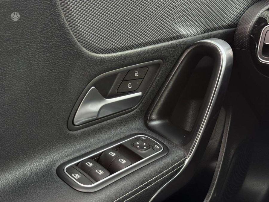 Black Mercedes-Benz a-250 2020 in Vilnius, with an engine capacity of 1.33 L and mileage of 94 thousand km for 16900 €, photo 18 on AUTOMOTO.COM.LV