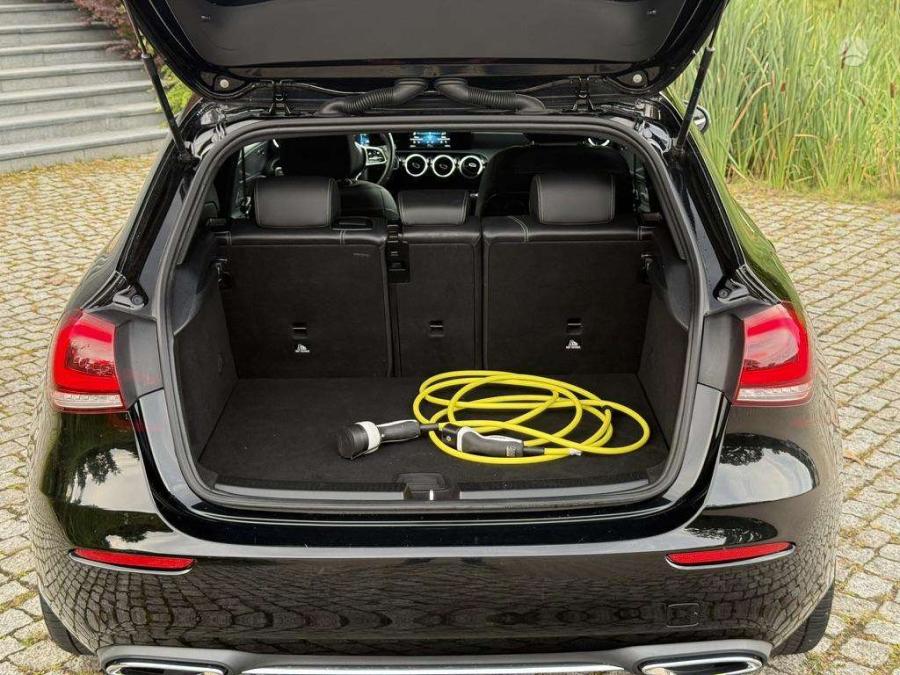 Black Mercedes-Benz a-250 2020 in Vilnius, with an engine capacity of 1.33 L and mileage of 94 thousand km for 16900 €, photo 24 on AUTOMOTO.COM.LV
