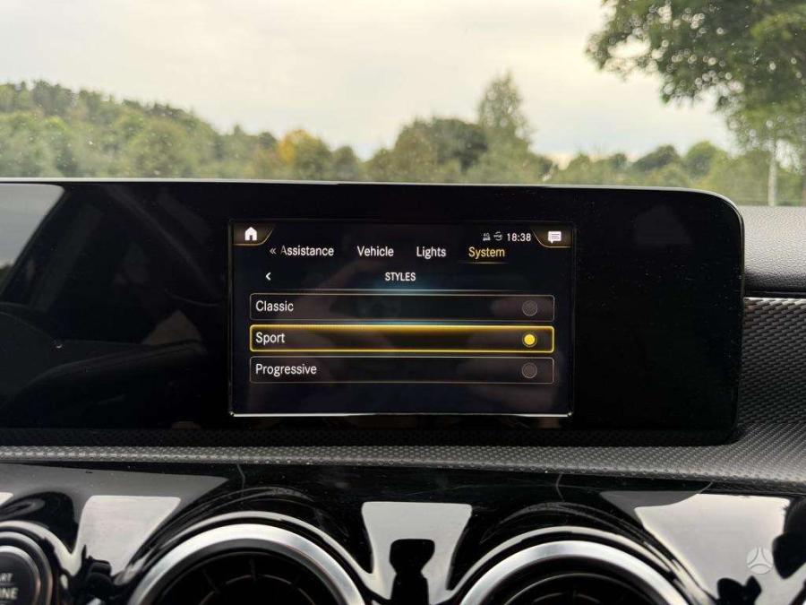 Black Mercedes-Benz a-250 2020 in Vilnius, with an engine capacity of 1.33 L and mileage of 94 thousand km for 16900 €, photo 40 on AUTOMOTO.COM.LV