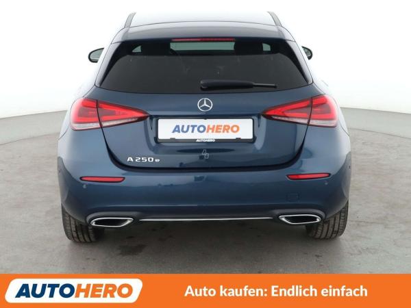 Blue Mercedes-Benz a-250 2021 in Kaunas, with an engine capacity of 1.30 L and mileage of 75 thousand km for 25799 €, photo 5 on AUTOMOTO.COM.LV