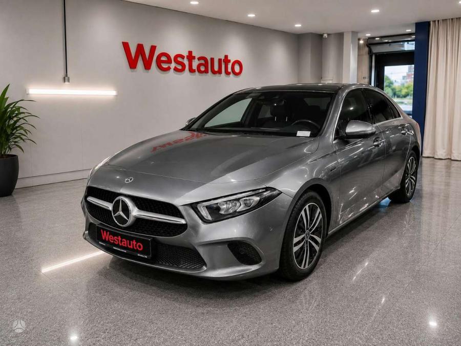 Grey Mercedes-Benz a-250 2021 in Klaipeda, with an engine capacity of 1.33 L and mileage of 147 thousand km for 21256 €, photo 3 on AUTOMOTO.COM.LV