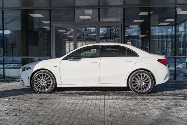 White Mercedes-Benz a-250 2020 in Vilnius, with an engine capacity of 1.33 L and mileage of 38 thousand km for 26900 €, photo 4 on AUTOMOTO.COM.LV