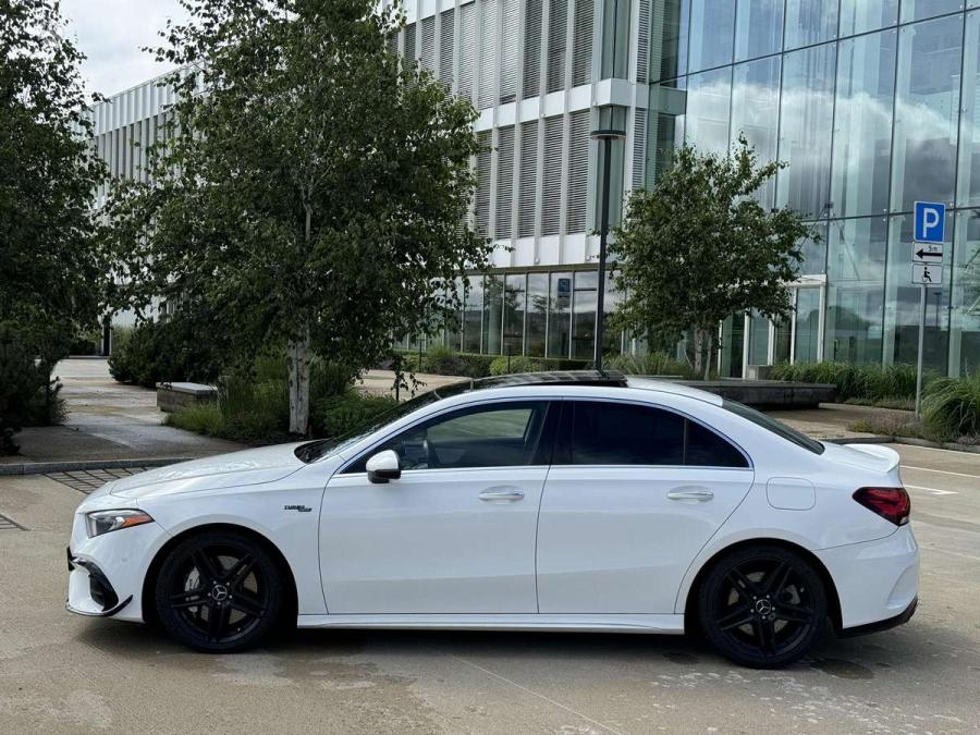White Mercedes-Benz A 35 AMG 2020 in Vilnius, with an engine capacity of 2.00 L and mileage of 74 thousand km for 28990 €, photo 4 on AUTOMOTO.COM.LV