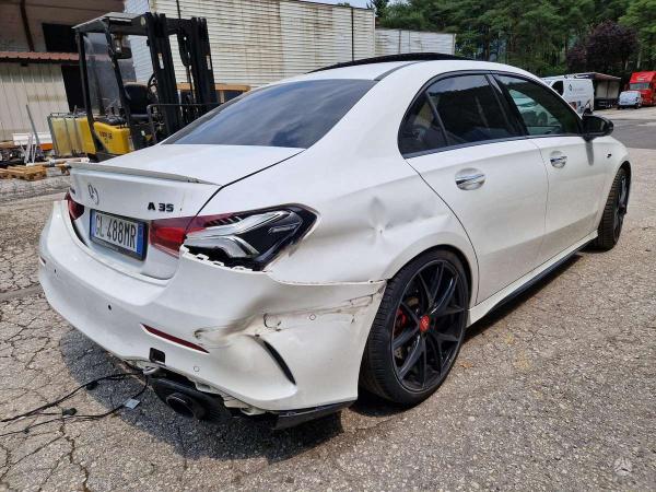 Белый Мерседес A 35 AMG 2022 в Каунас, объемом двигателя 2.00 л и пробегом 90 тыс. км за 19750 €, фото 3 на AUTOMOTO.COM.LV