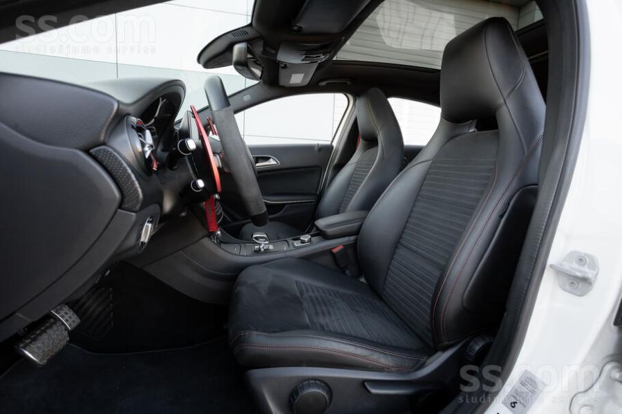 Balts Mercedes-Benz A 45 AMG 2014 Rīga, ar dzinēja tilpumu 2.00 L un nobraukumu 0 tūkst. km par 19900 €, foto 17 vietnē AUTOMOTO.COM.LV