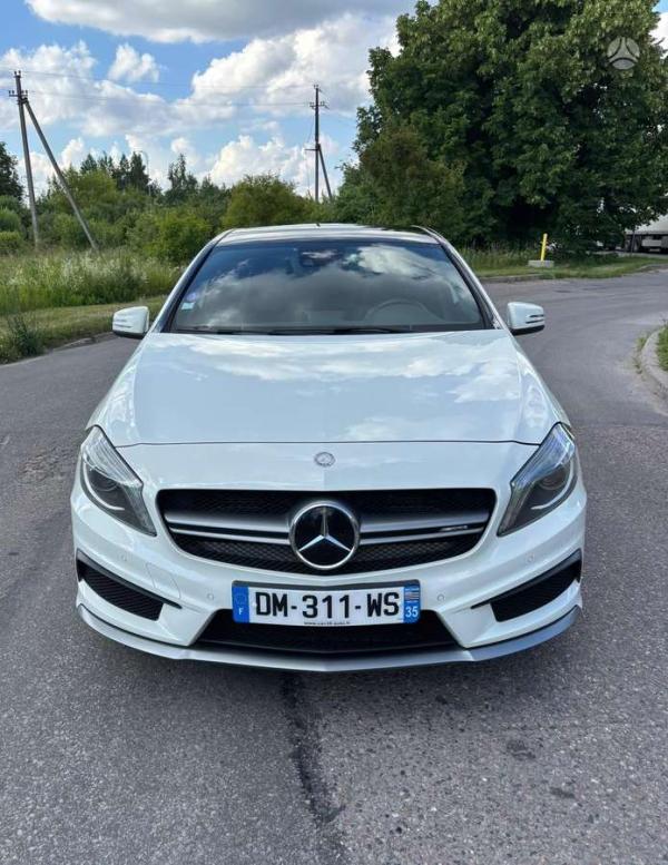 Белый Мерседес A 45 AMГ 2014 в Вильнюс, объемом двигателя 1.99 л и пробегом 188 тыс. км за 15000 €, фото 3 на AUTOMOTO.COM.LV