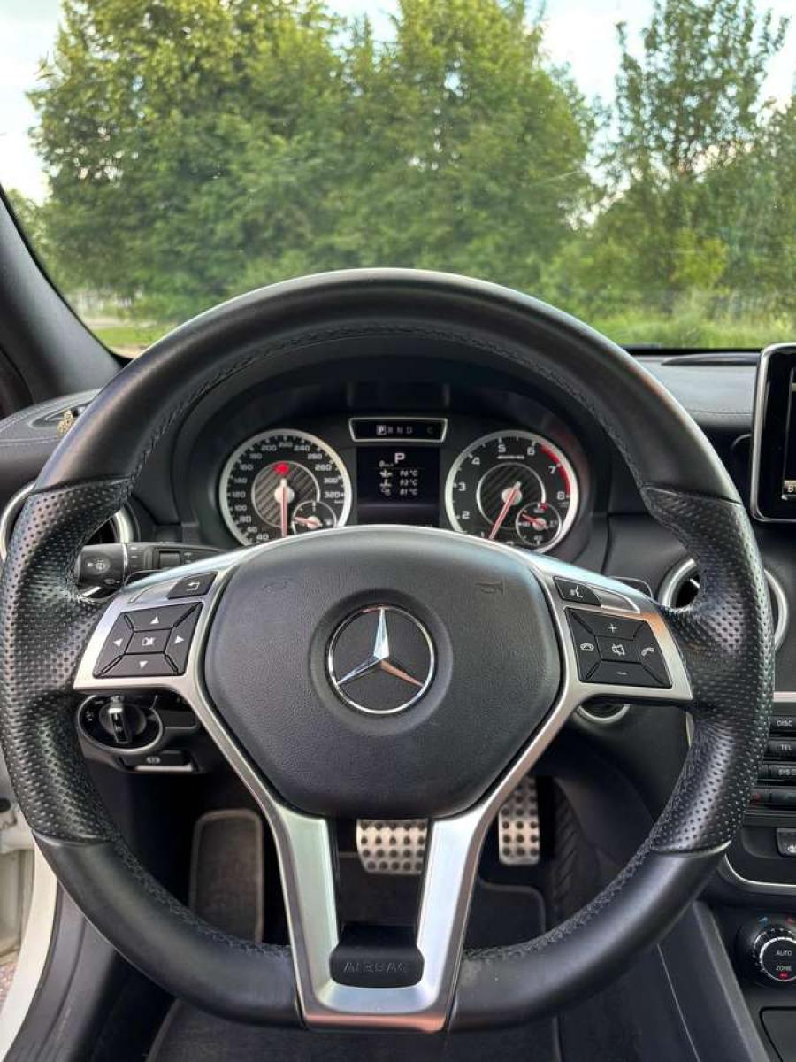 Balts Mercedes-Benz A 45 AMG 2014 Viļņa, ar dzinēja tilpumu 1.99 L un nobraukumu 188 tūkst. km par 15000 €, foto 13 vietnē AUTOMOTO.COM.LV