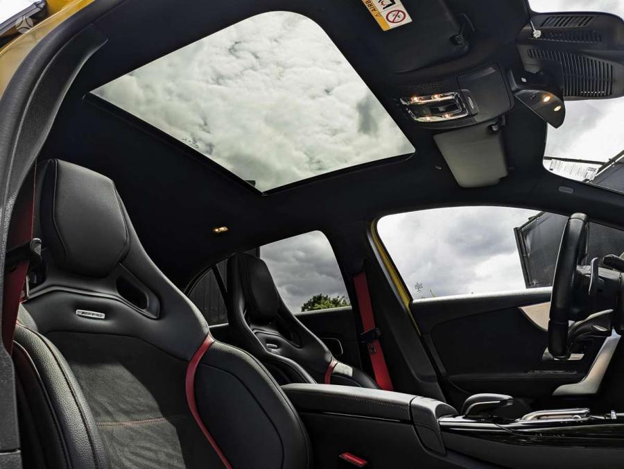Желтый Мерседес A 45 AMГ 2020 в Тукумс, объемом двигателя 1.99 л и пробегом 106 тыс. км за 34990 €, фото 17 на AUTOMOTO.COM.LV