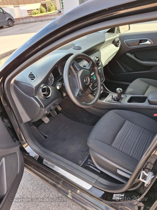 Melns Mercedes-Benz A-Class 2014 Tallina, ar dzinēja tilpumu 1.60 L un nobraukumu 190 tūkst. km par 8900 €, foto 3 vietnē AUTOMOTO.COM.LV