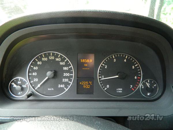 Black Mercedes-Benz A-Class 2005 in Valga, with an engine capacity of 1.70 L and mileage of 300 thousand km for 499 €, photo 6 on AUTOMOTO.COM.LV