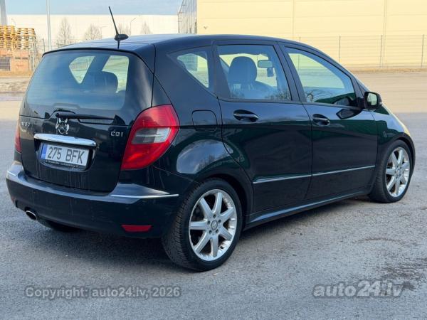 Melns Mercedes-Benz A-Class 2009 Tallina, ar dzinēja tilpumu 2.00 L un nobraukumu 184 tūkst. km par 2450 €, foto 3 vietnē AUTOMOTO.COM.LV